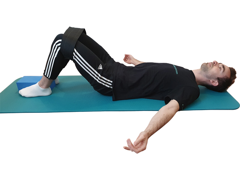 Hooklying ankle press knee squeeze - Skadekompassen